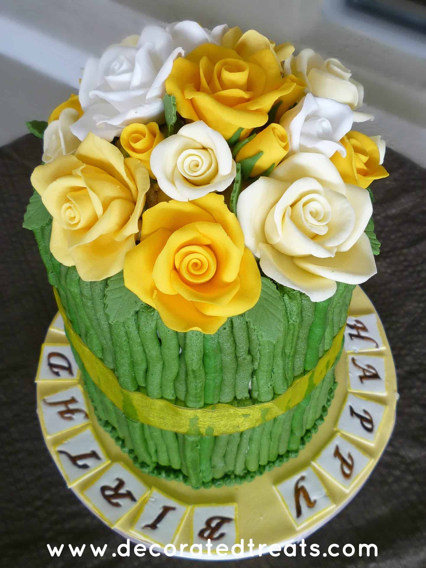 How to Decorate Cake Boards Like a Pro (5 Easy Ideas) | Decorated Treats