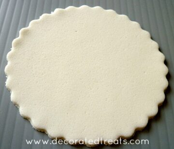 Fondant Embossing Technique for Cake Decorating | Decorated Treats