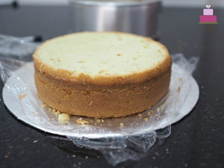 How to Level a Cake and How to Layer a Cake | Decorated Treats