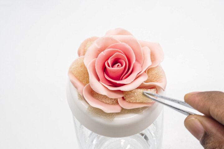 Gum Paste Rose Tutorial (How to Make) | Decorated Treats