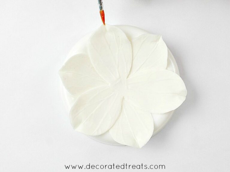 Simple Sugar Flowers - A Step By Step Tutorial | Decorated Treats