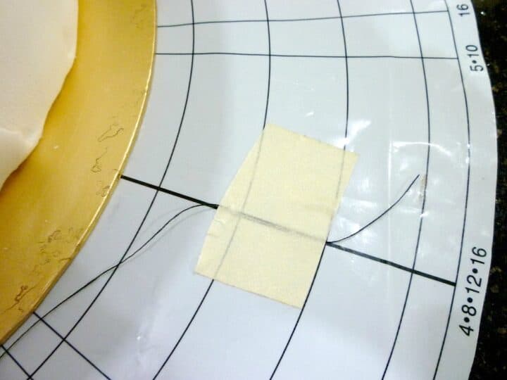 How to Pipe Consistent Lines on Cakes | Decorated Treats