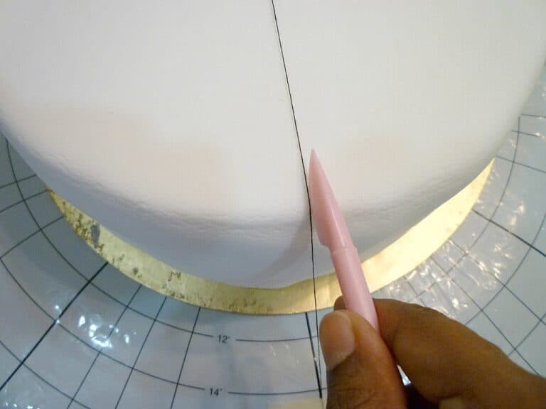 How to Pipe Consistent Lines on Cakes | Decorated Treats