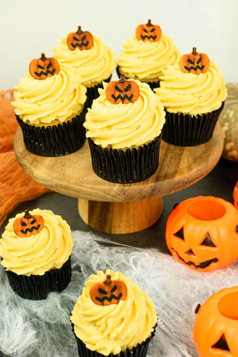 Jack O Lantern Halloween Pumpkin Cupcakes (How to Make) | Decorated Treats