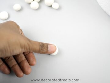 How to Make Fondant Clouds without Cutters | Decorated Treats