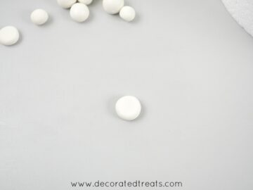 How to Make Fondant Clouds without Cutters | Decorated Treats