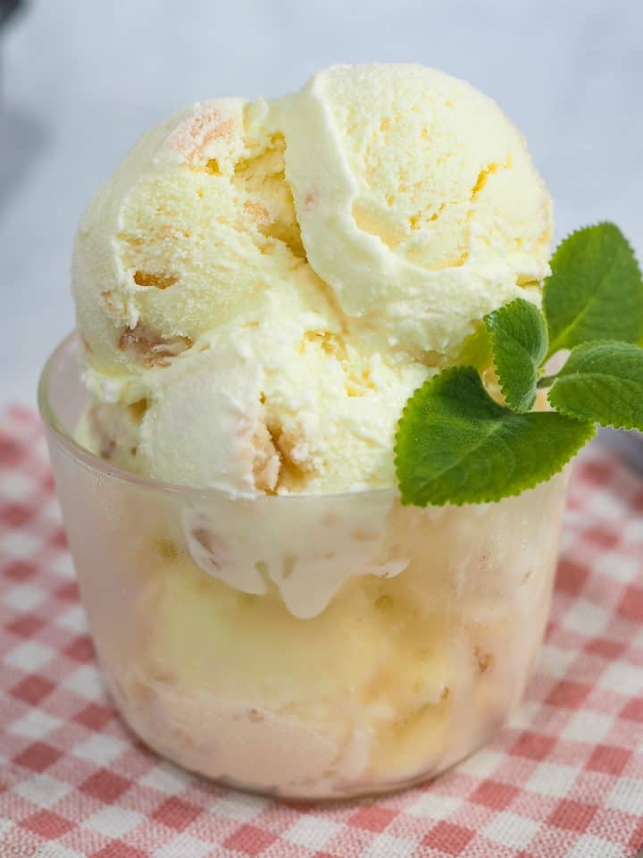 Lychee Lemonade (Easy Lemon Lychee Iced Drink) | Decorated Treats