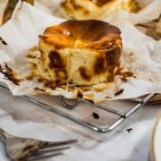 Mini Basque Cheesecake (Mini Burnt Cheesecake) | Decorated Treats