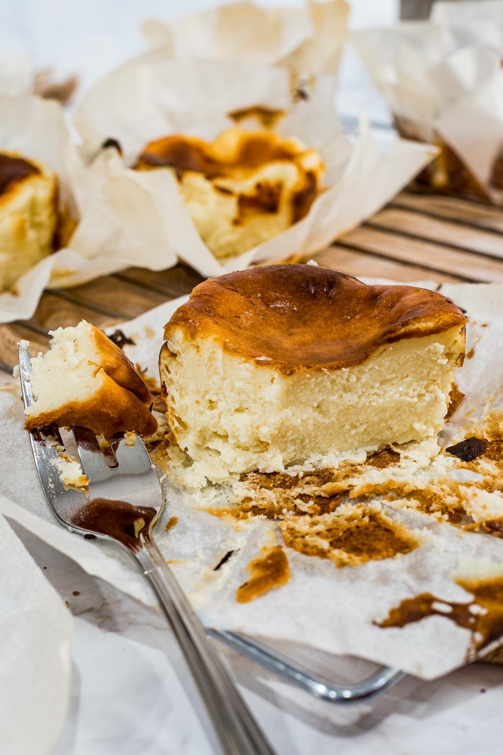 Mini Basque Cheesecake (Mini Burnt Cheesecake) | Decorated Treats